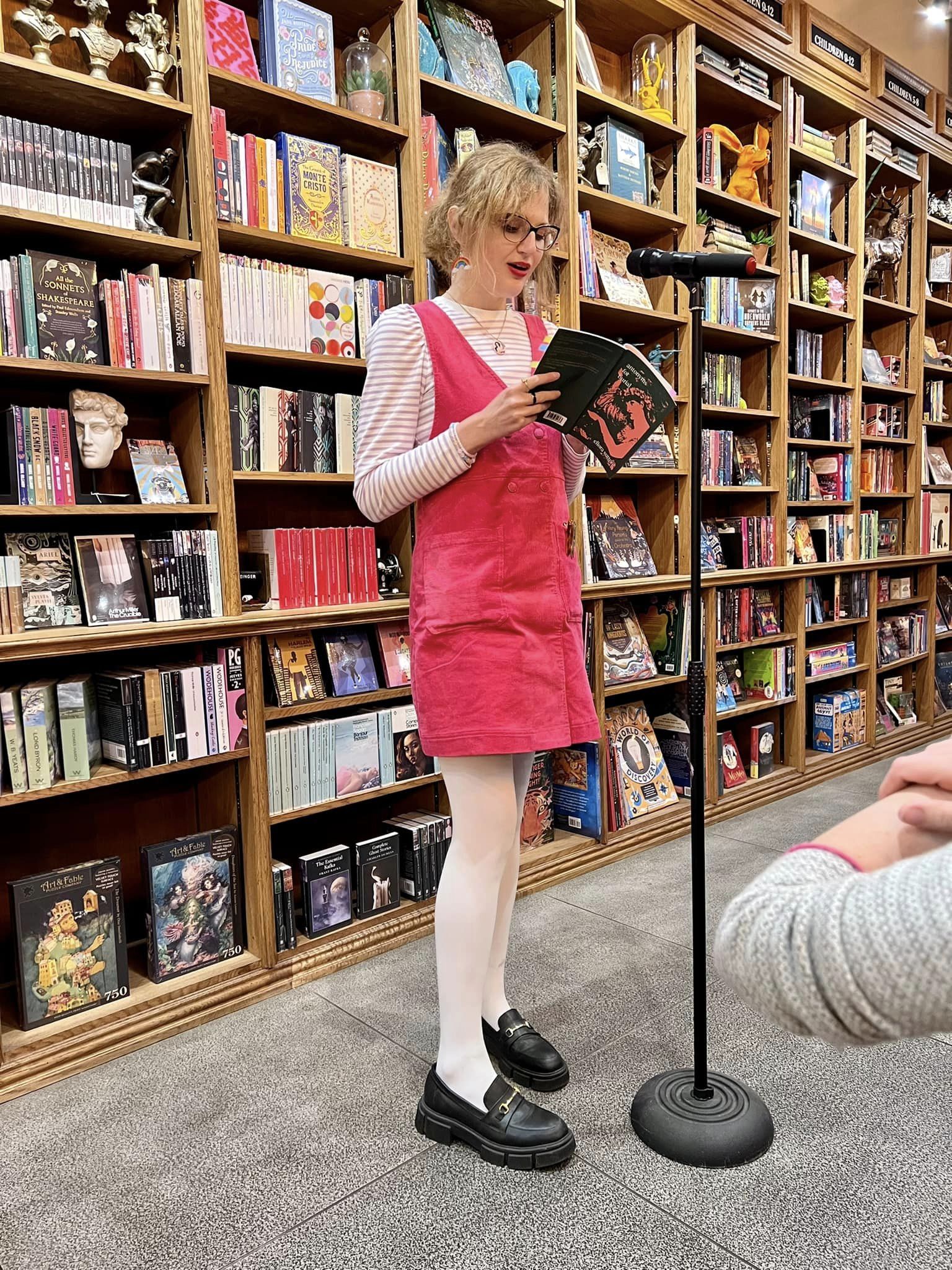 Ellora Sutton – Poet